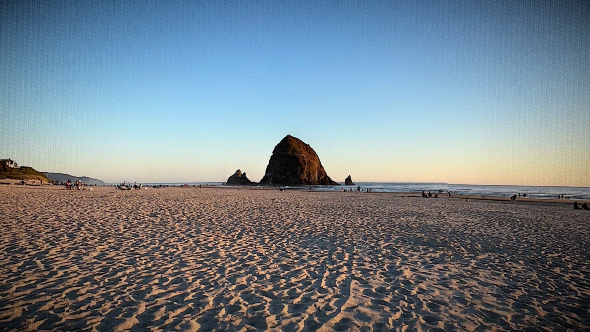 Haystack Rock at Sunset - 3D model by Phil.Devine [72156d8] - Sketchfab
