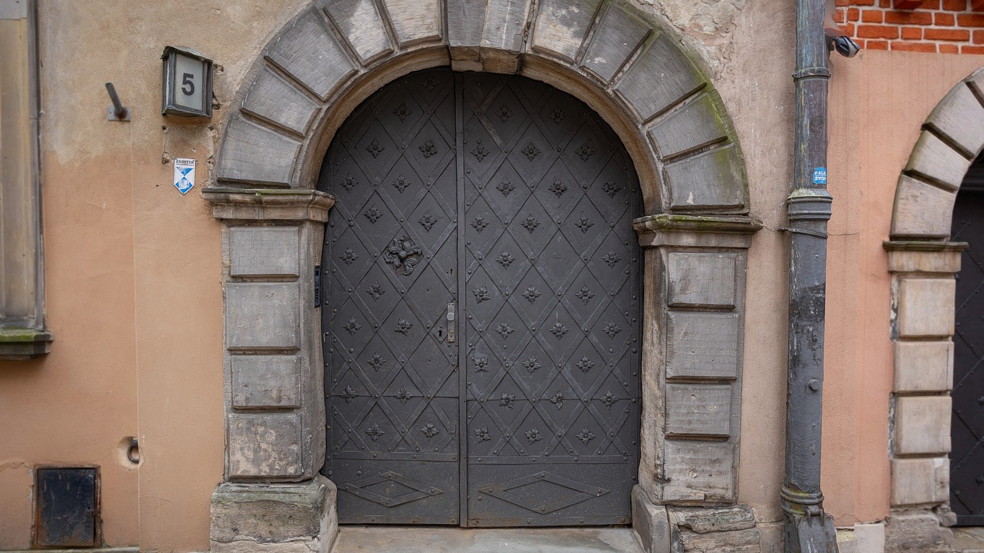 Old town doors in Warsaw - Buy Royalty Free 3D model by Saulius.Zaura ...