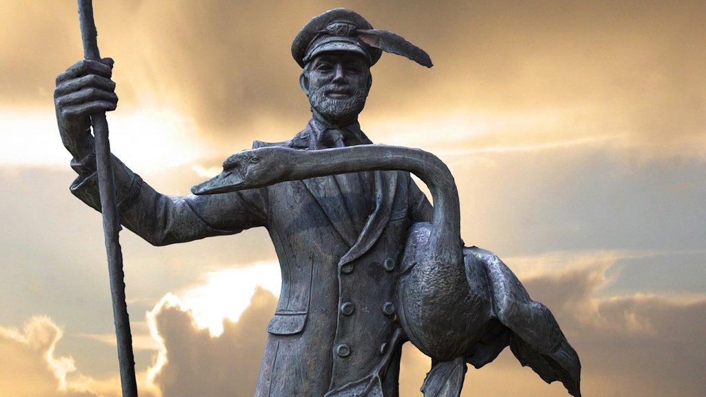 The Swan Master by Diana Thomson - 3D model by public-art.uk [f1a69b8 ...